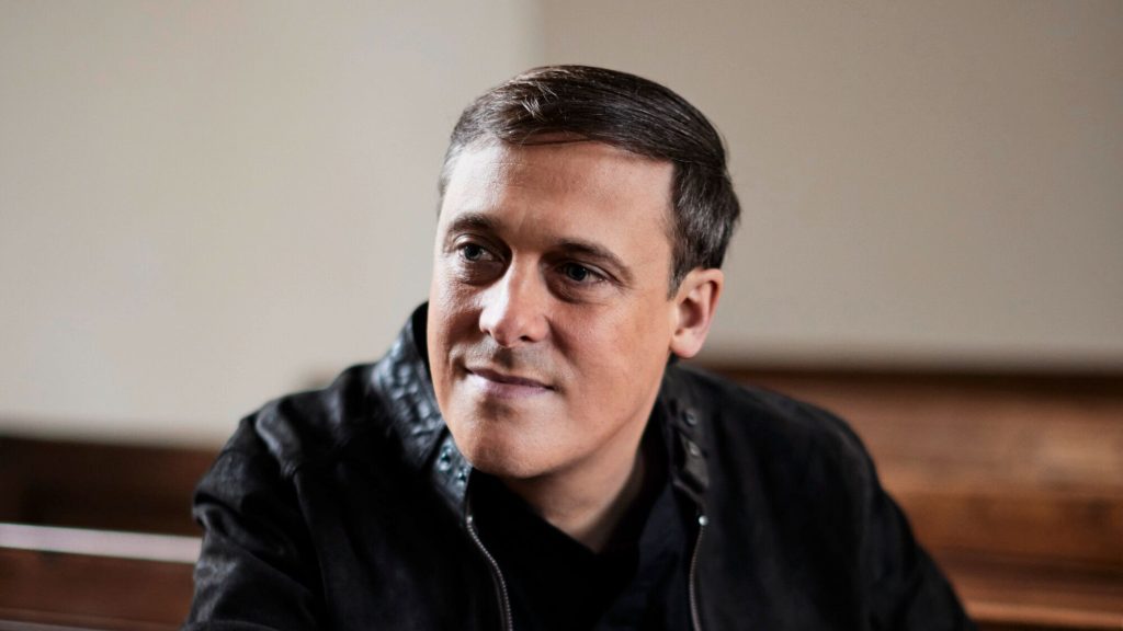 Grégory Turpin: "Writing poetry is giving birth to the intimate with ...