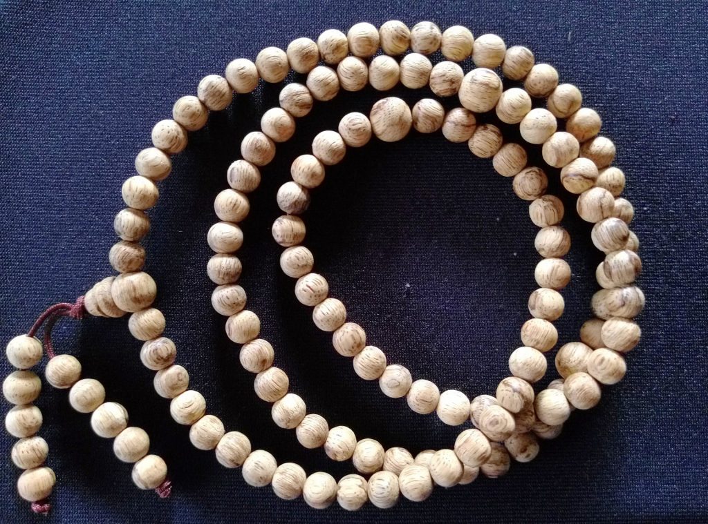 How to pray Buddhism?